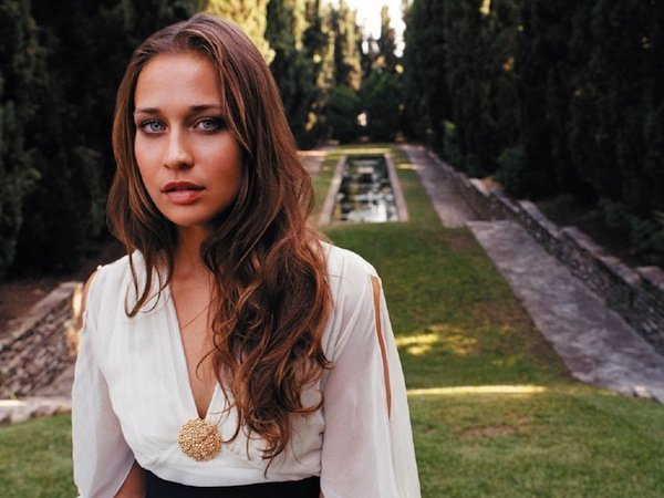 Happy 40th Birthday Fiona Apple (Watch "Sleep To Dream" Video) - Glide ...