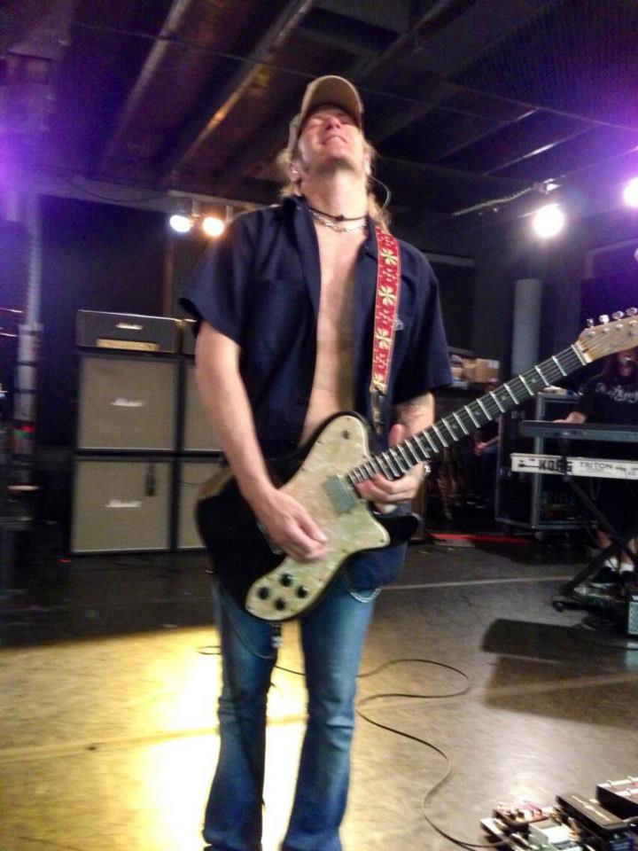 Doug Aldrich Keeps Em Busy (INTERVIEW) - Glide Magazine