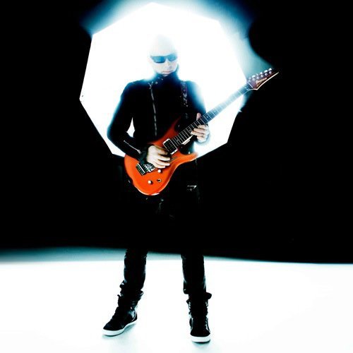 Joe Satriani: Talks Unstoppable Momentum (INTERVIEW) - Glide Magazine