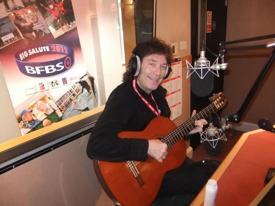 Steve Hackett - An Interview with the Prog Pioneer (INTERVIEW) - Glide ...