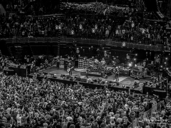 Pearl Jam Perform 'Ten' In Its Entirety & Order First Time Ever in ...