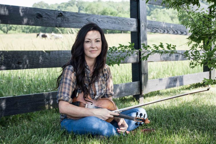 Amanda Shires Strikes Solo Magic On 'My Piece of Land' & Talks Family ...