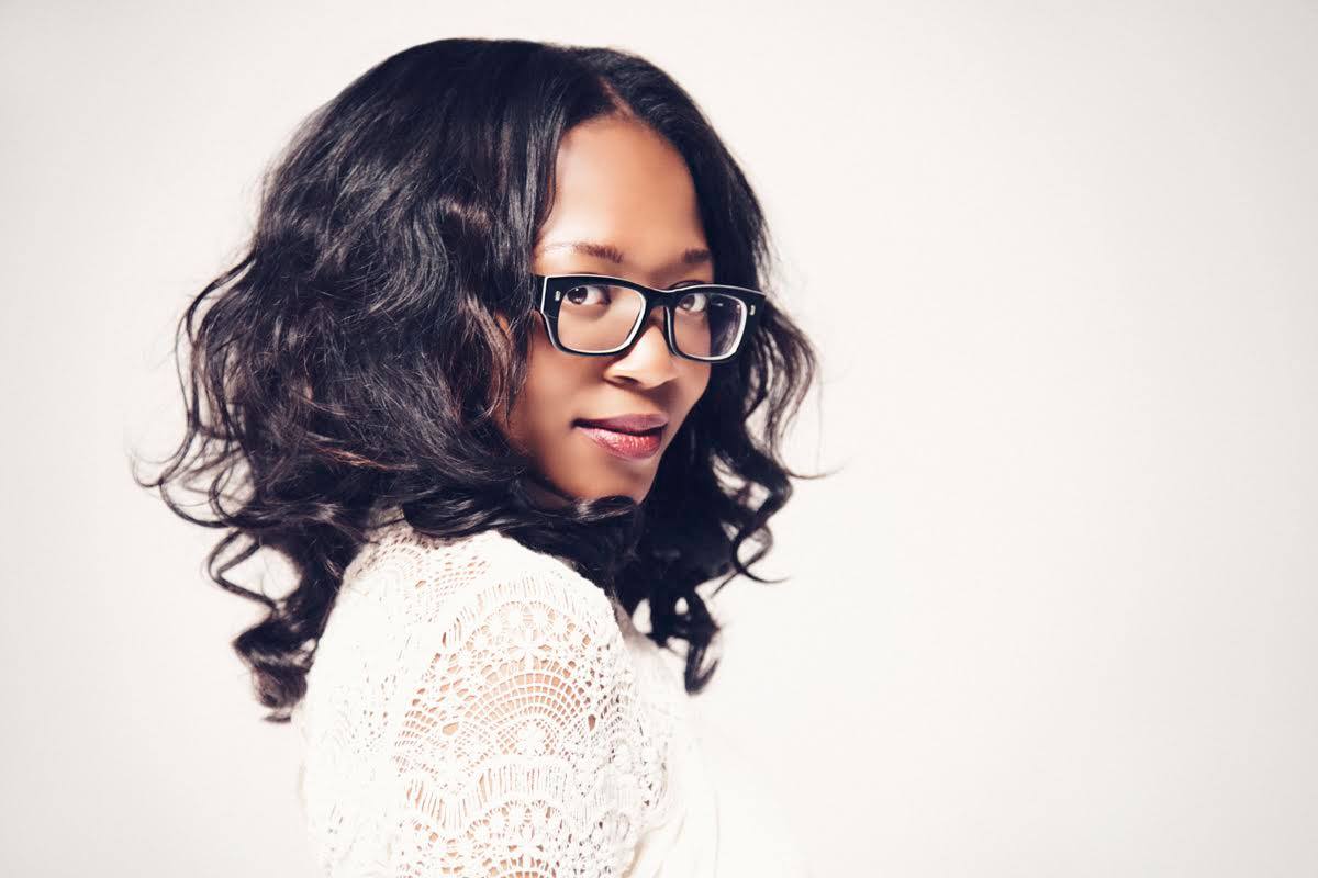 SONG PREMIERE/INTERVIEW: Elayna Turns Restlessness Into Smoky Soul On ...