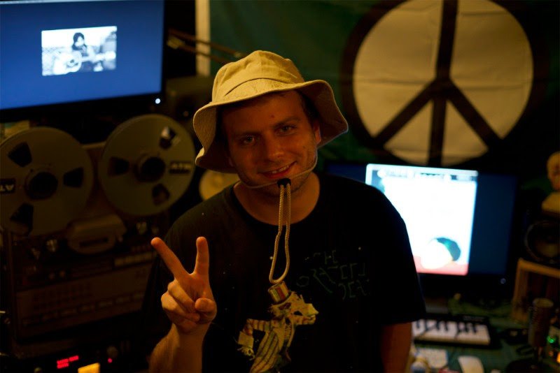 Mac DeMarco Announces Mac’s Record Label & First-Ever Solo Tour - Glide ...