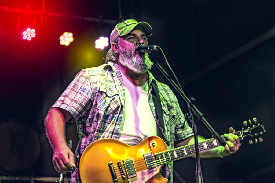 SONG PREMIERE: Louisville Alt-Country Singer-Songwriter Dave Ernst Channels Gritty & Electric ...