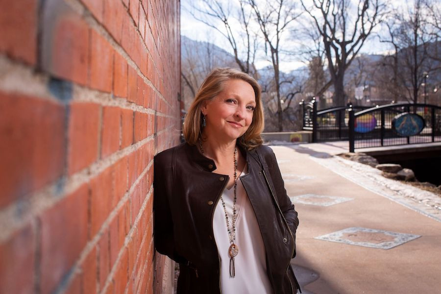 SONG PREMIERE: Lisa Bell Enjoys Life's Journey With Funky Soul Tune ...