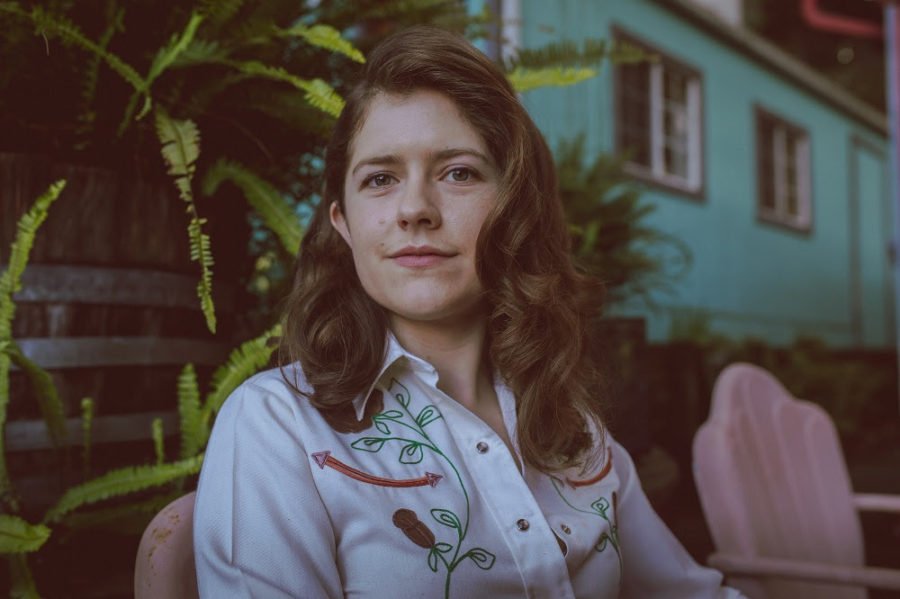 SONG PREMIERE: Ismay Delivers Enchanting & Incisive Folk Beauty "100 ...