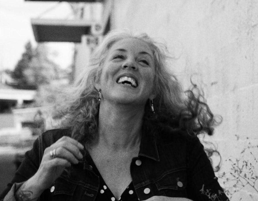 Portland Singer-songwriter Nina Yates Talks Debut LP 'Mama's Heart ...