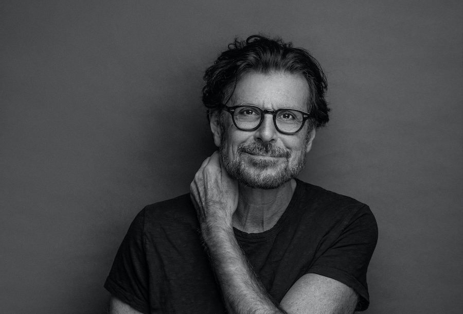 VIDEO PREMIERE: Eric Bazilian of The Hooters Speaks to Universal ...