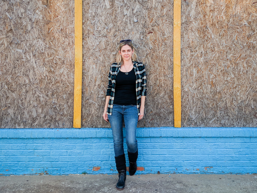 VIDEO PREMIERE/INTERVIEW: Vanessa Peters Contrasts Catchy Lyrics with ...