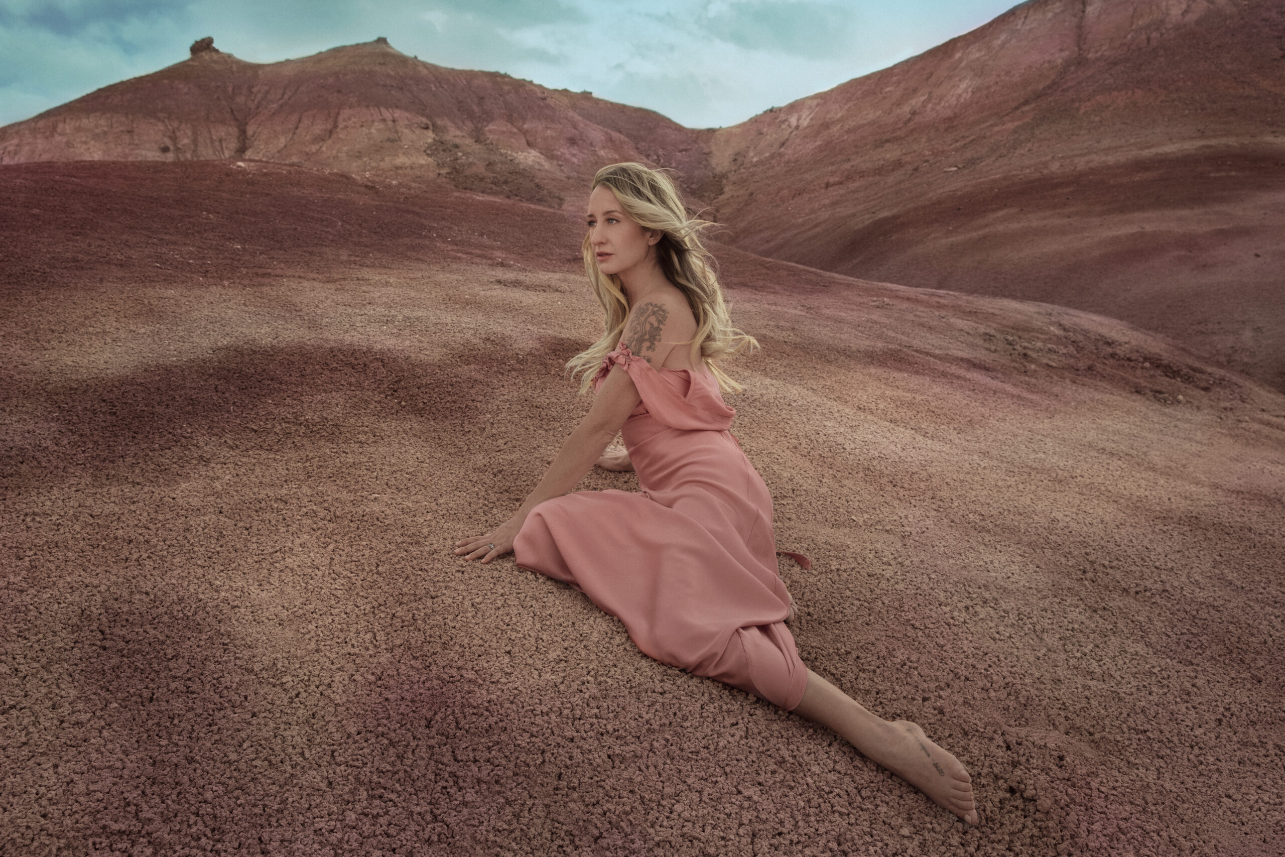 Margo Price Breaks From Labels To Find New Voice On 'Strays' (ALBUM ...