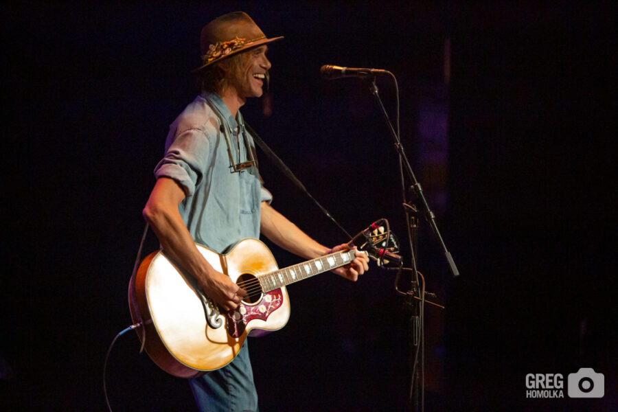 Ewan Currie of The Sheepdogs (INTERVIEW) - Glide Magazine