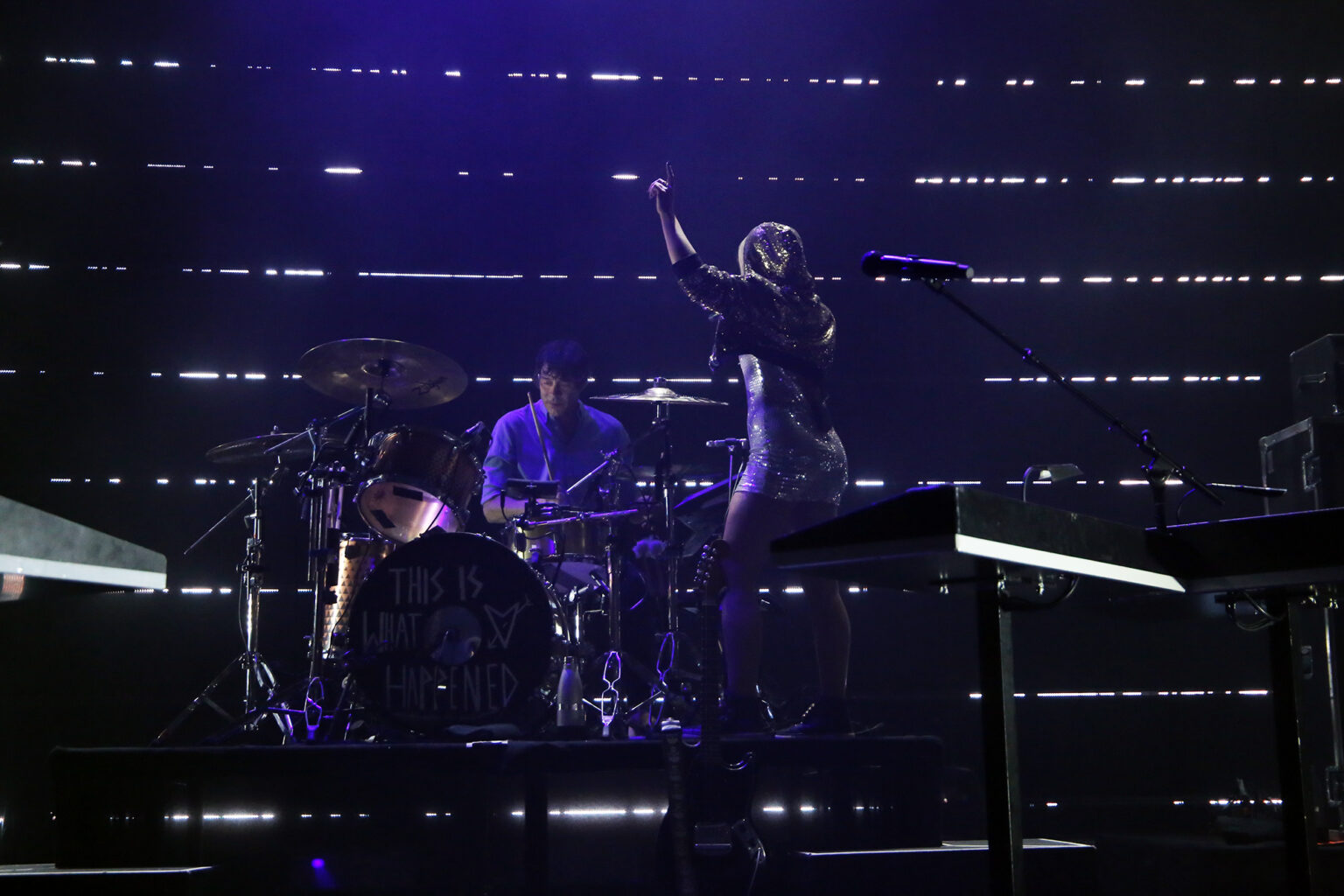 Metric Dazzle Detroit's Fillmore With Dynamic Versatility, Style & Song ...