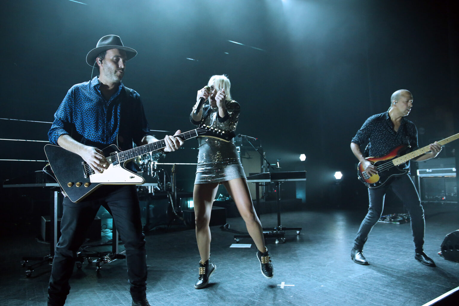 Metric Dazzle Detroit's Fillmore With Dynamic Versatility, Style & Song ...