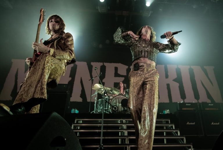 Måneskin Glam Up Philadelphia's Fillmore With Expressive Chop-Filled ...