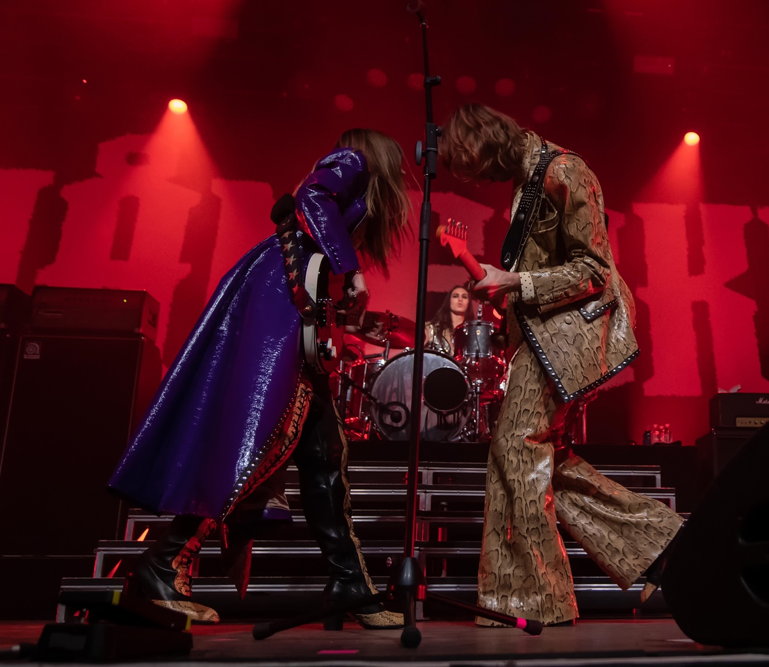 Måneskin Glam Up Philadelphia's Fillmore With Expressive Chop-Filled ...