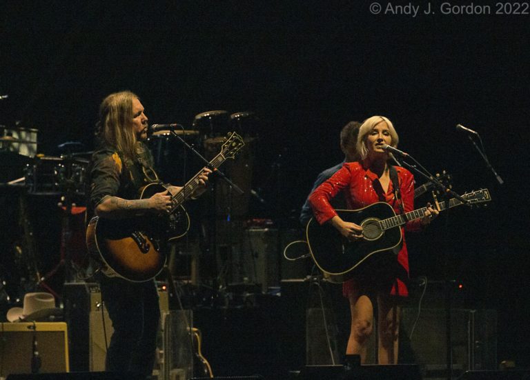 The Allman Family Revival Kicks Up Soaring Solos & Bluesy Nuggets at ...