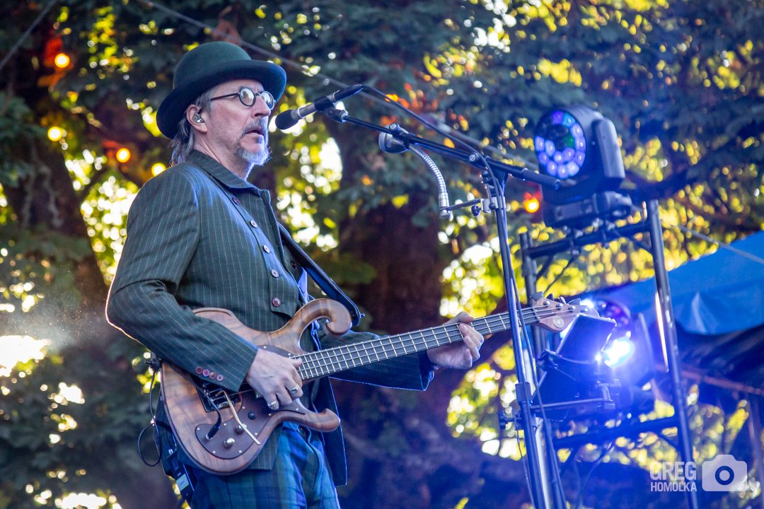 Colonel Les Claypool's Fearless Flying Frog Brigade Take Psychedelic ...