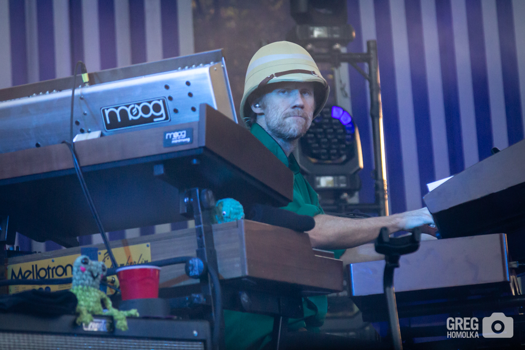 Colonel Les Claypool's Fearless Flying Frog Brigade Take Psychedelic ...
