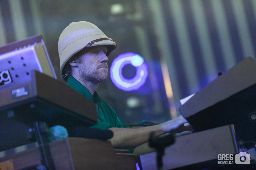 Colonel Les Claypool's Fearless Flying Frog Brigade Take Psychedelic ...