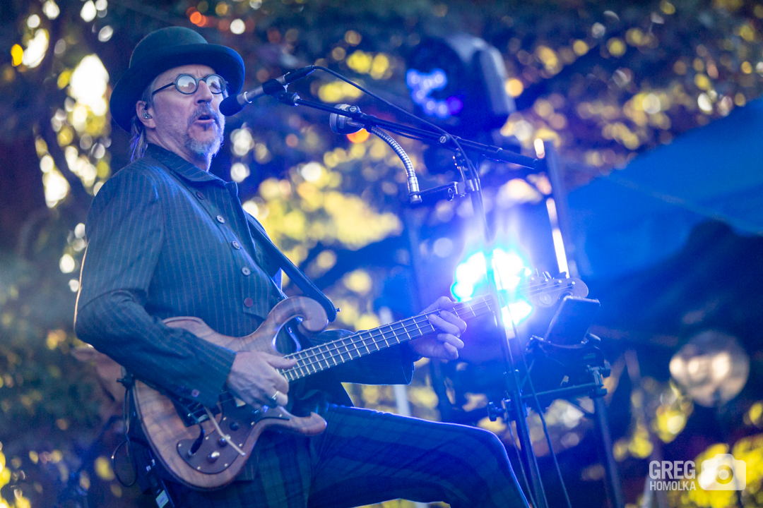 Colonel Les Claypool's Fearless Flying Frog Brigade Take Psychedelic ...