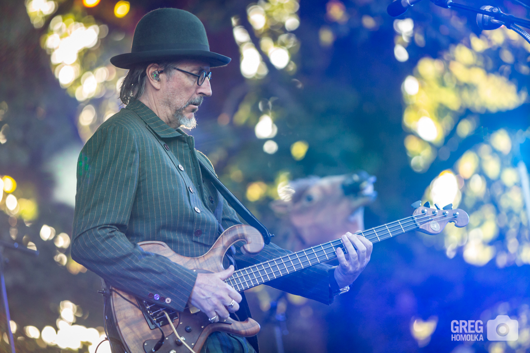 Colonel Les Claypool's Fearless Flying Frog Brigade Take Psychedelic ...