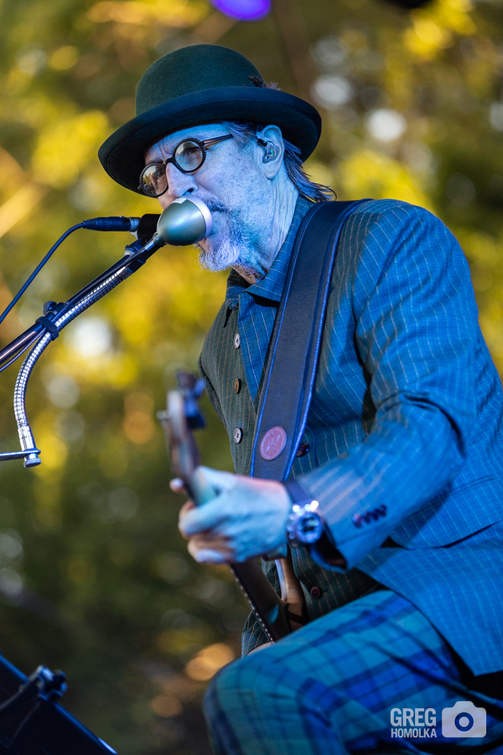 Colonel Les Claypool's Fearless Flying Frog Brigade Take Psychedelic ...