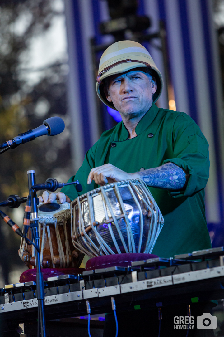 Colonel Les Claypool's Fearless Flying Frog Brigade Take Psychedelic ...