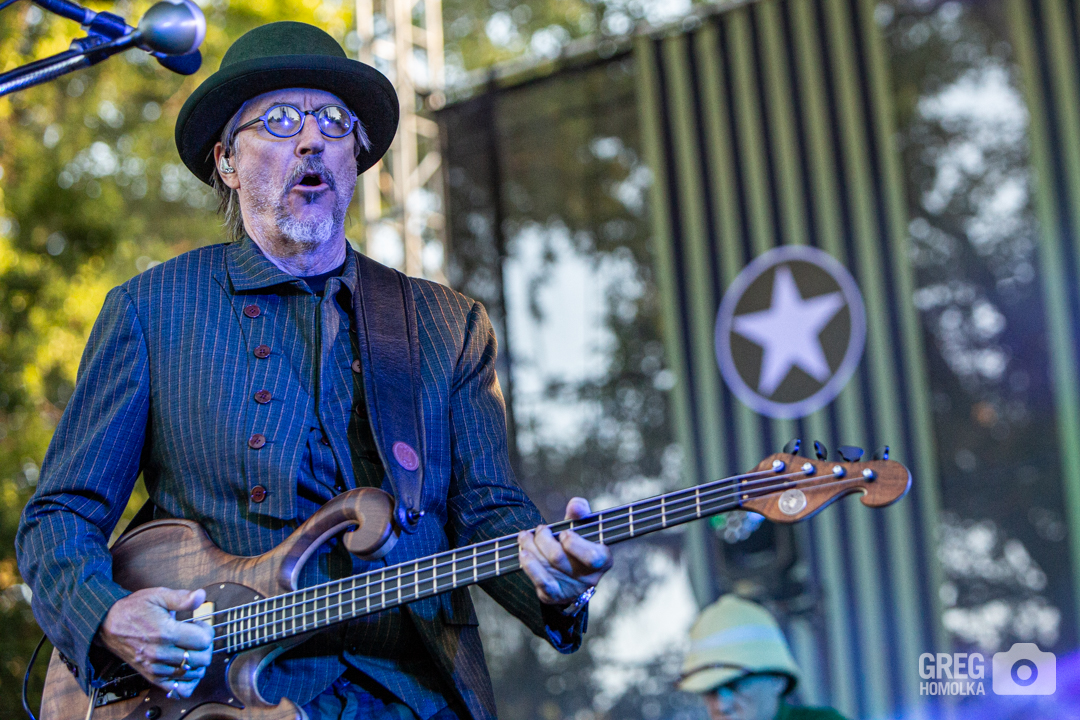 Colonel Les Claypool's Fearless Flying Frog Brigade Take Psychedelic ...