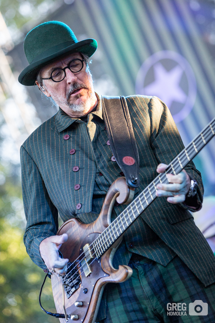 Colonel Les Claypool's Fearless Flying Frog Brigade Take Psychedelic ...