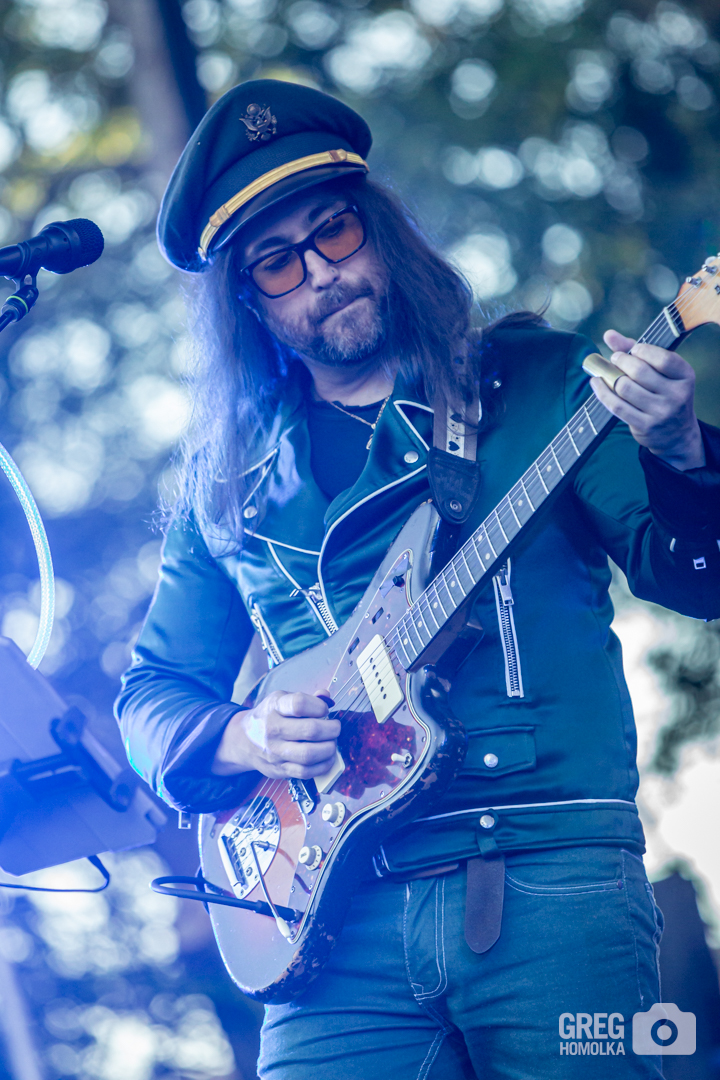 Colonel Les Claypool's Fearless Flying Frog Brigade Take Psychedelic ...