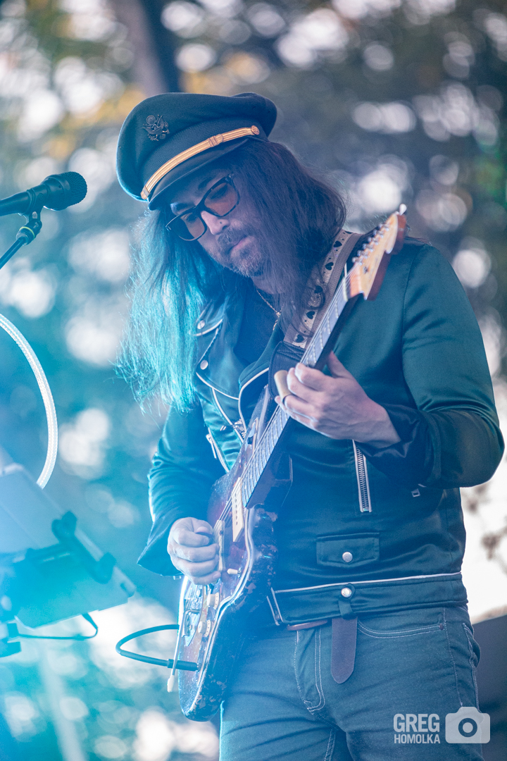 Colonel Les Claypool's Fearless Flying Frog Brigade Take Psychedelic ...