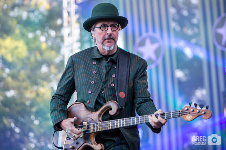 Colonel Les Claypool's Fearless Flying Frog Brigade Take Psychedelic ...
