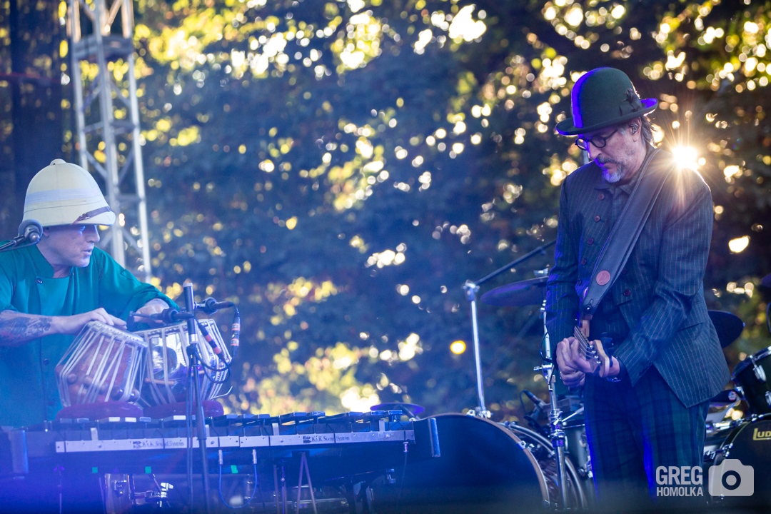 Colonel Les Claypool's Fearless Flying Frog Brigade Take Psychedelic ...