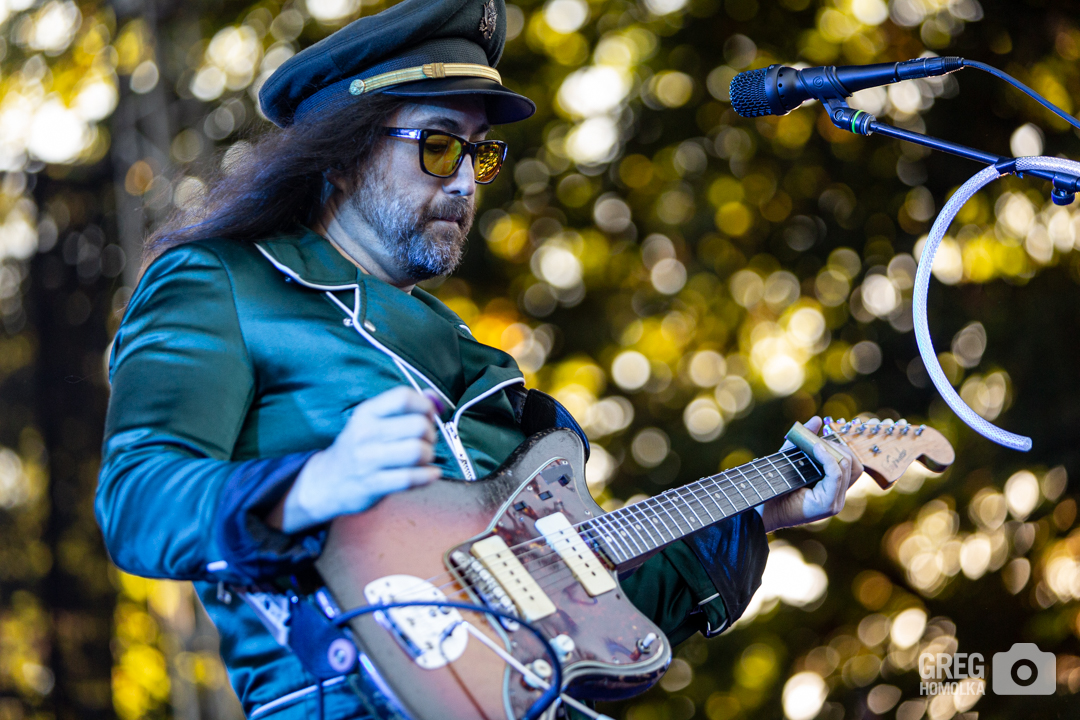 Colonel Les Claypool's Fearless Flying Frog Brigade Take Psychedelic ...