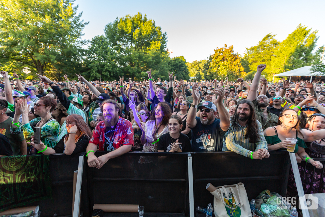 Colonel Les Claypool's Fearless Flying Frog Brigade Take Psychedelic ...