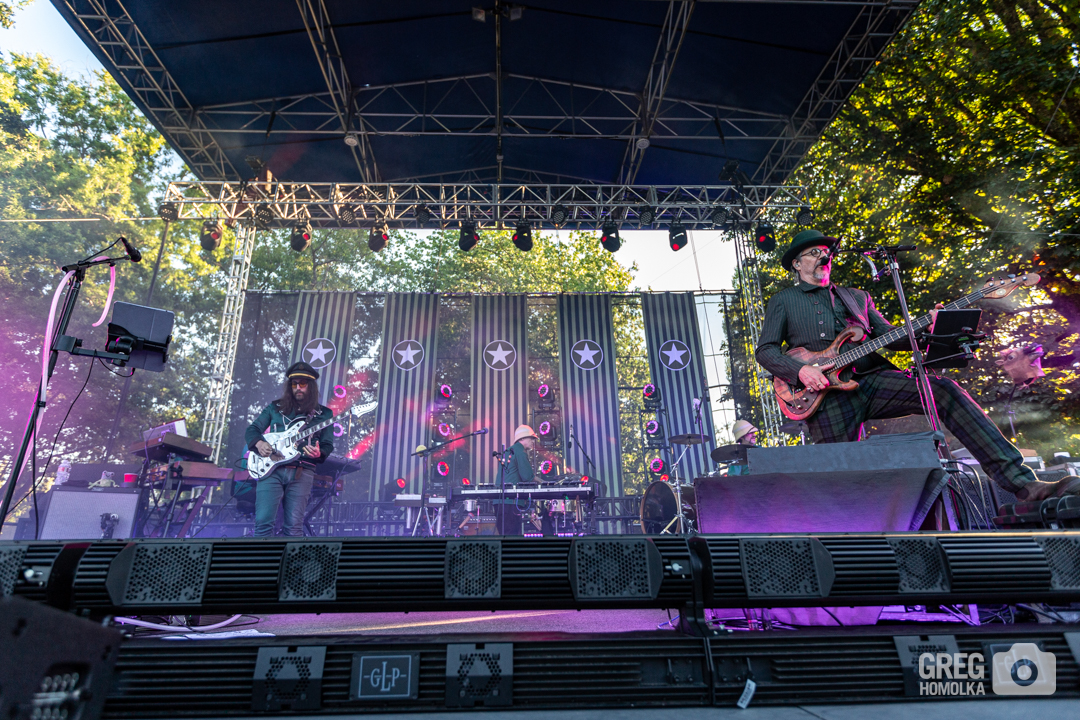 Colonel Les Claypool's Fearless Flying Frog Brigade Take Psychedelic ...