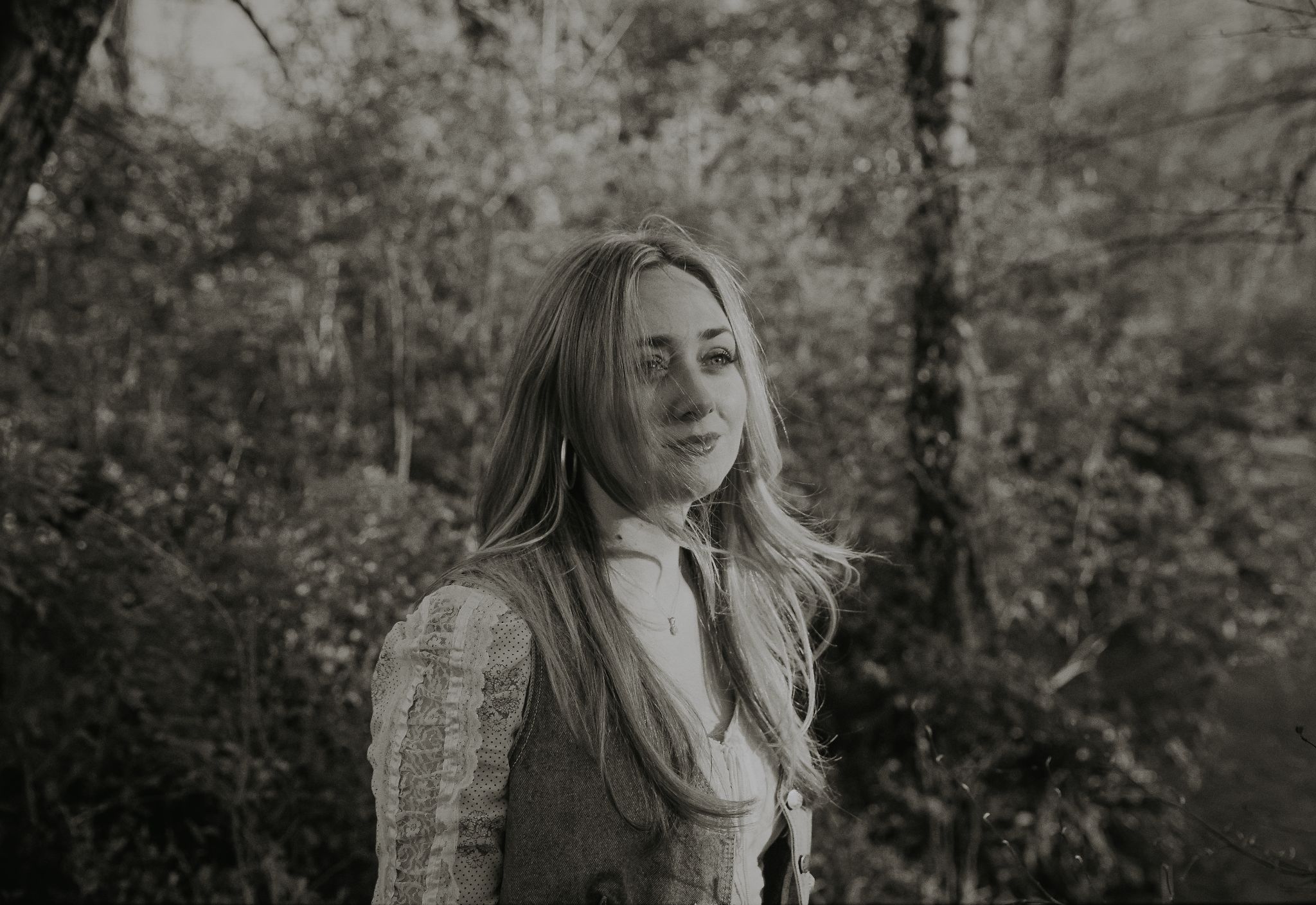 SONG PREMIERE: Summerlyn Powers Looks Onward with Soft and Soulful Folk ...