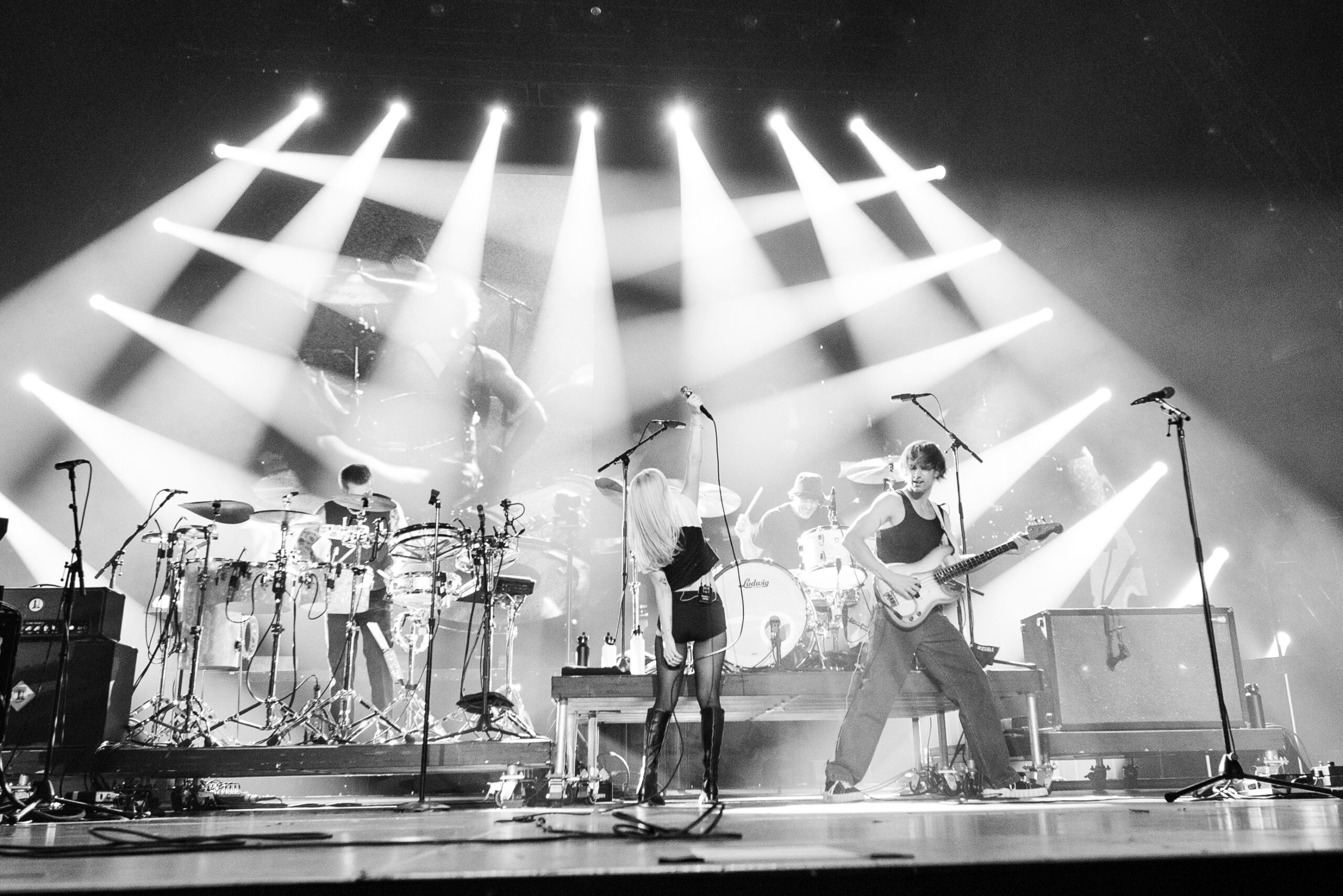 Paramore Holds Back Nothing During Fervid Performance At St. Louis ...