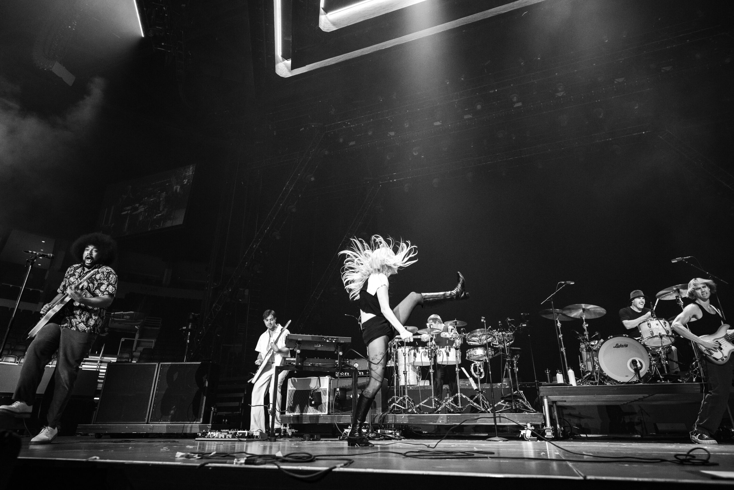 Paramore Holds Back Nothing During Fervid Performance At St. Louis ...
