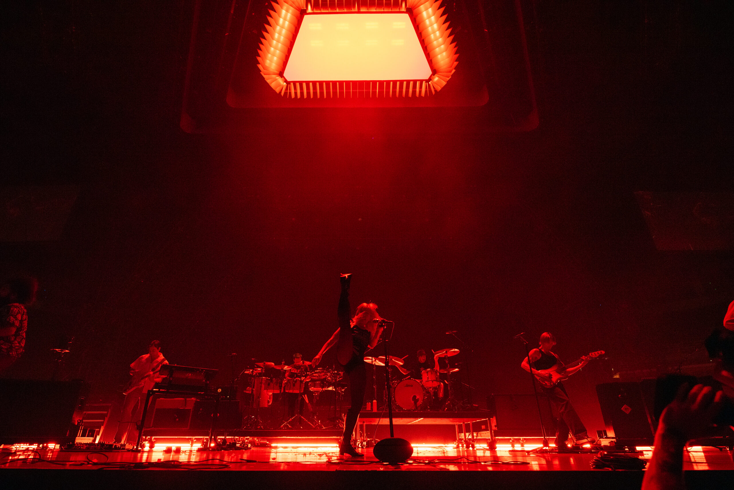 Paramore Holds Back Nothing During Fervid Performance At St. Louis ...