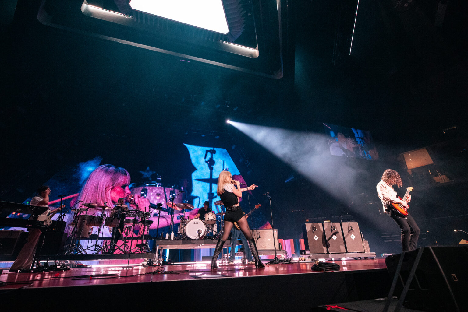 Paramore Holds Back Nothing During Fervid Performance At St. Louis ...