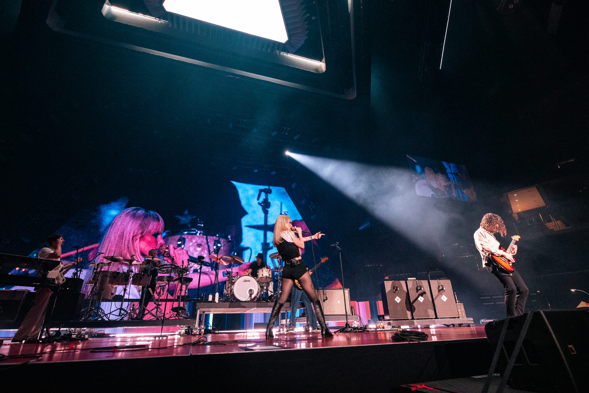 Paramore Holds Back Nothing During Fervid Performance At St. Louis ...