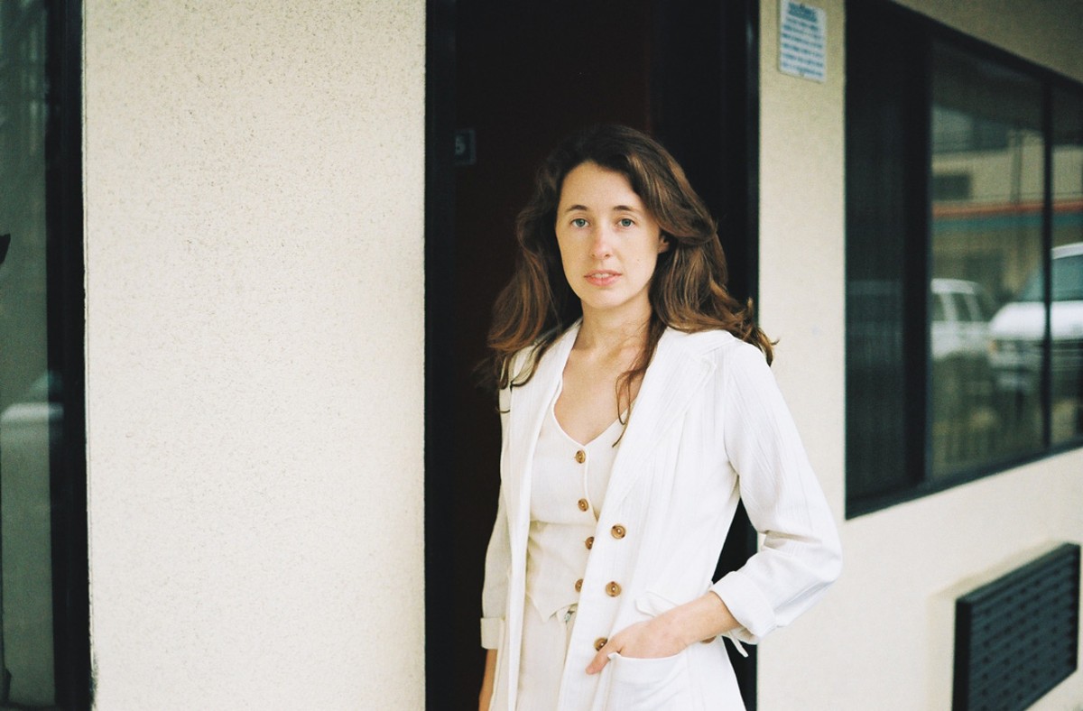 VIDEO PREMIERE: Hannah Connolly Brings Comforting '70s Singer ...