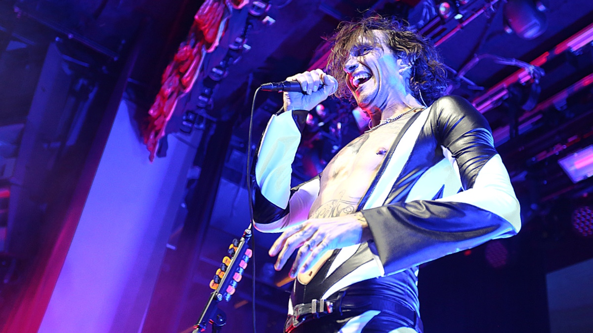 The Darkness Ride High With 2003's 'Permission To Land' Album At Boston ...