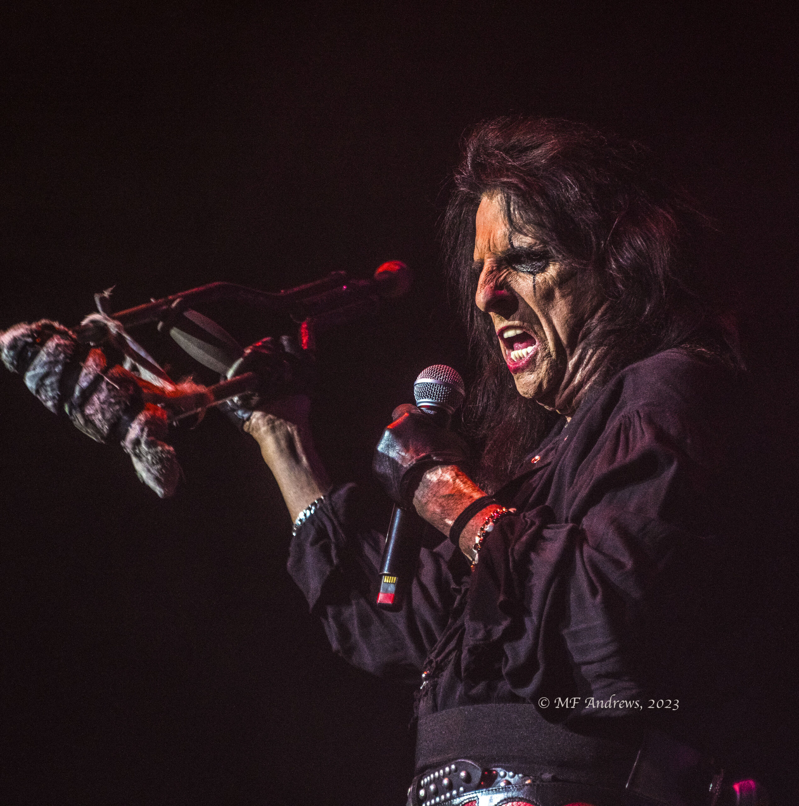 Alice Cooper Gives Shock Rock Clinic at Tucson's AVA Amphitheater ...