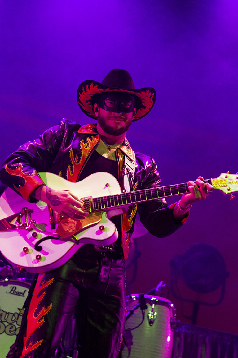 Orville Peck Commands Spotlight Via Howlin' Twang At Minneapolis ...