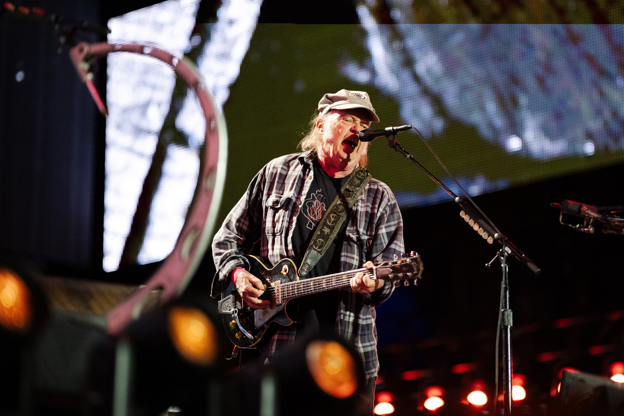 Weirdo Wednesday: Neil Young 80th Birthday- Watch Neil & Devo Jam on ...