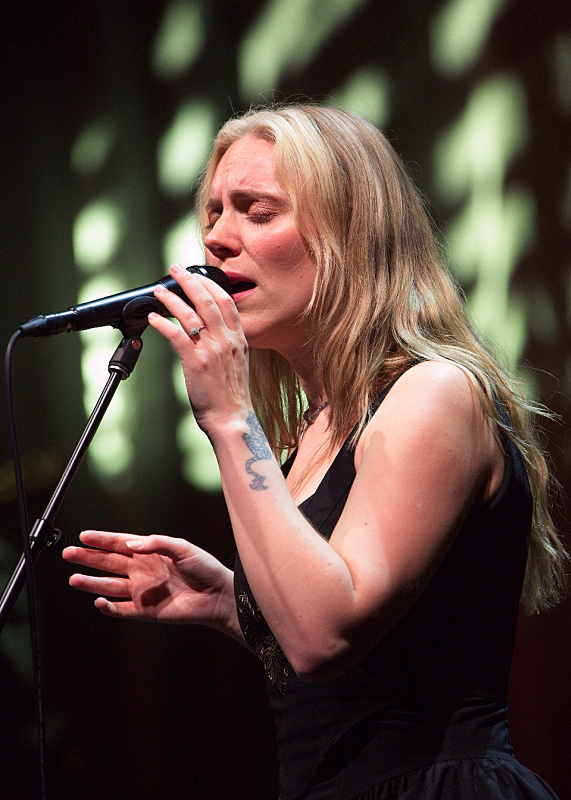 Saving Grace featuring Robert Plant & Suzi Dian Explore Acoustic ...