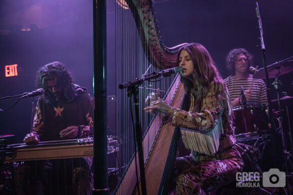 Mikaela Davis Brings Enchantingly Psychedelic Americana Sounds to ...